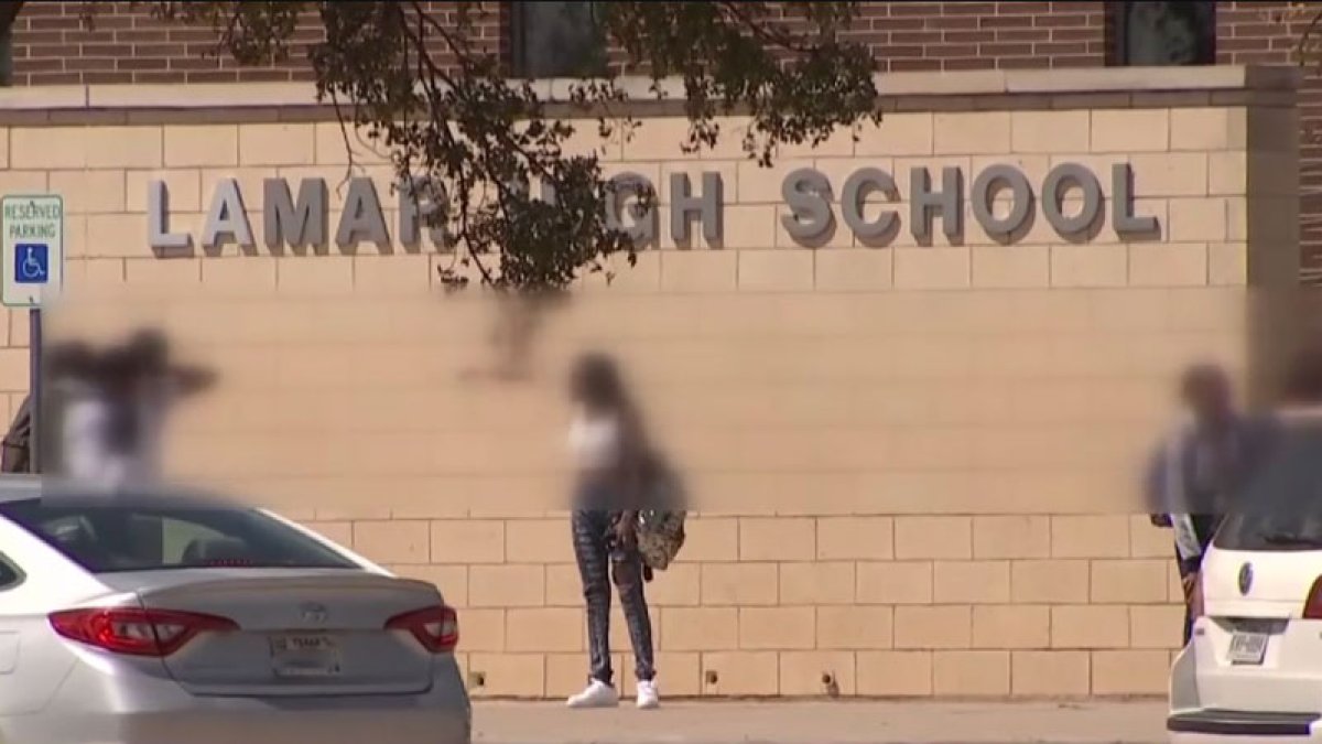 Amenaza de bomba en Lamar High School pone escuela en alerta máxima ...