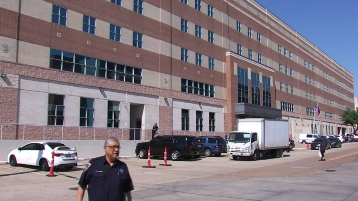 Muere recluso en la cárcel del Condado Harris en aparente emergencia ...