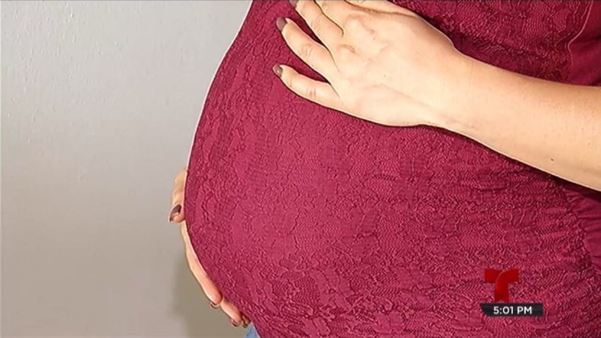 la angustia invade a una madre mexicana indocumentada a punto de dar a ...