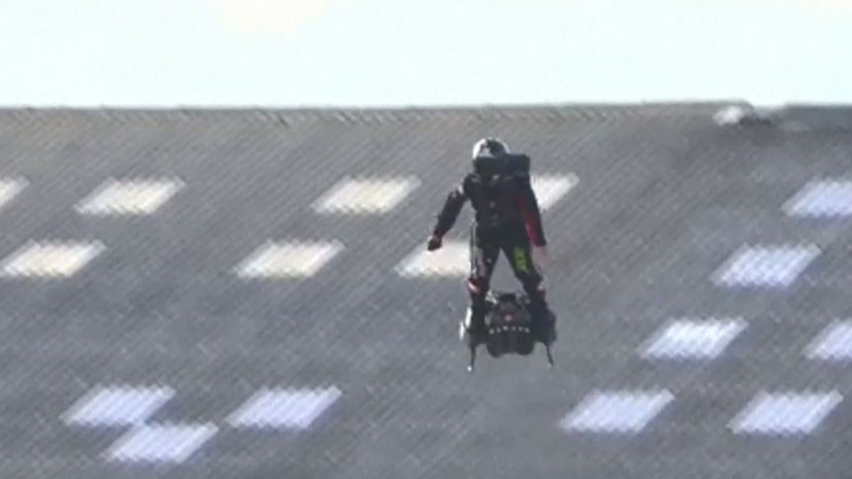 El intrépido “hombre volador” intenta cruzar el Canal de la Mancha ...