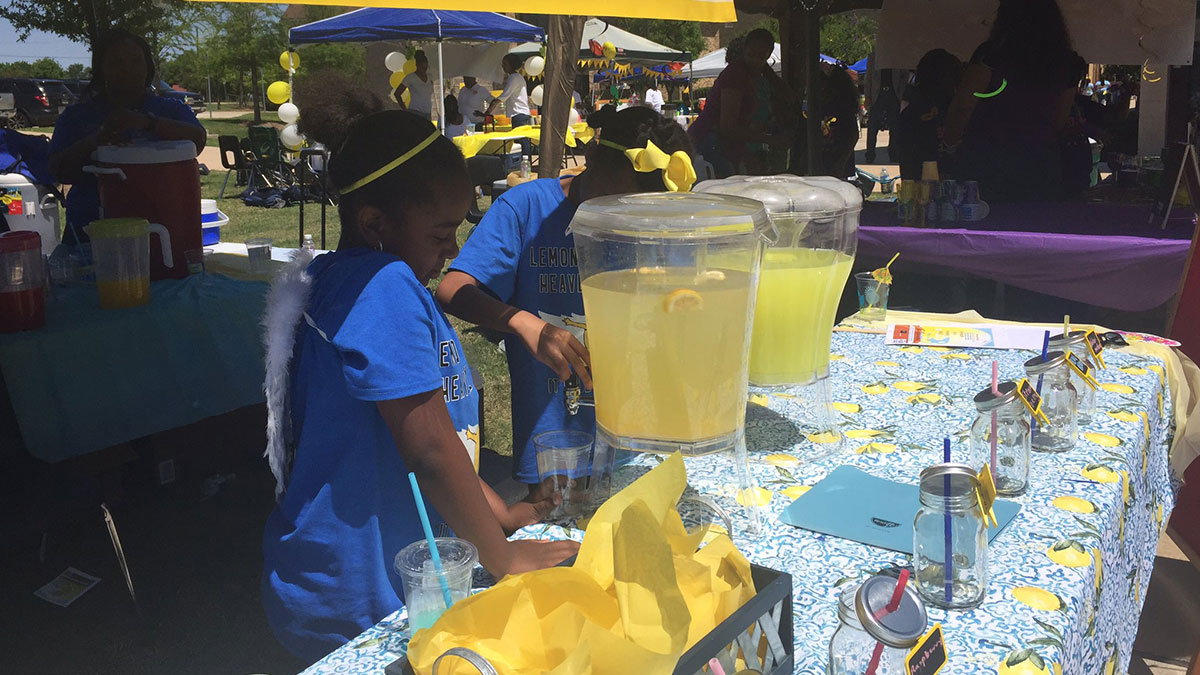 Lemonade Day: Sembrando éxito empresarial en jóvenes de Houston ...