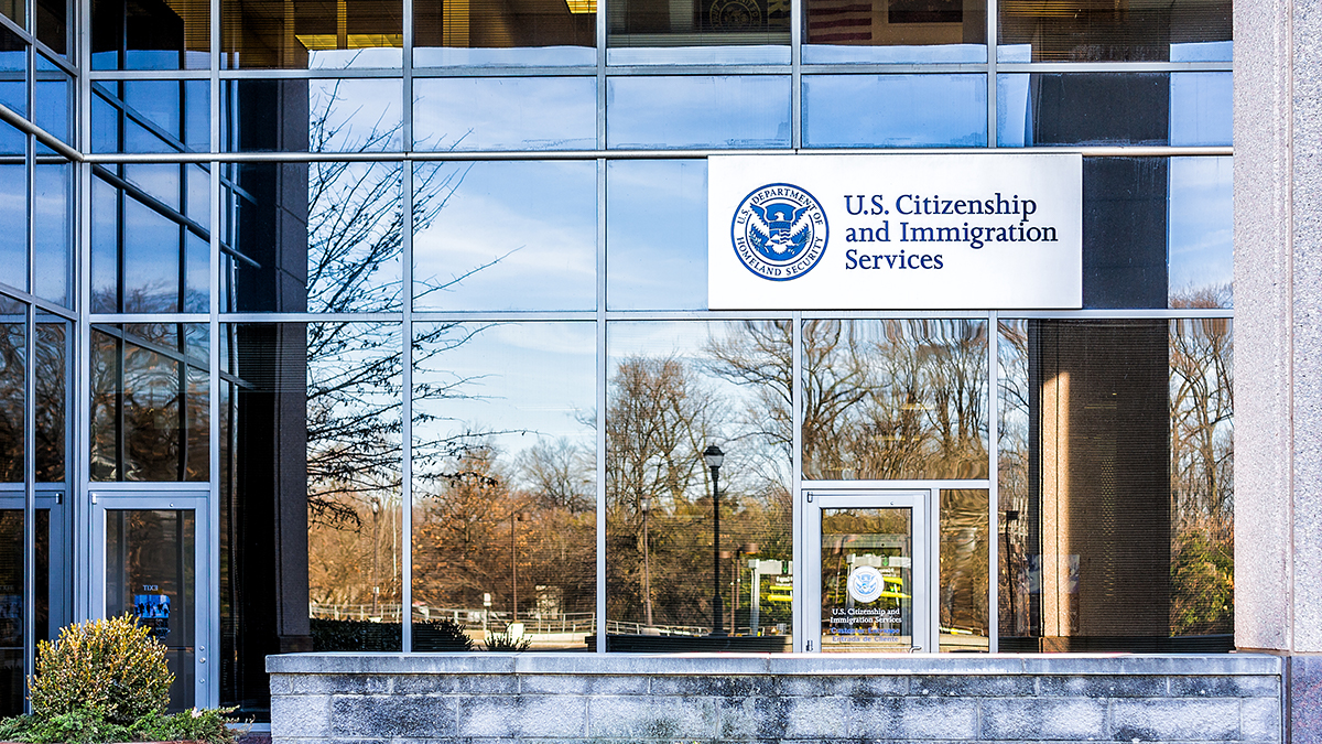 USCIS anuncia posible fecha de reapertura de sus oficinas – Telemundo ...