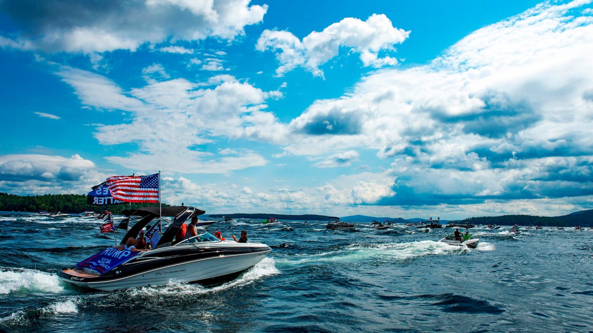Se hunden varios botes en una caravana a favor de Trump en Texas ...