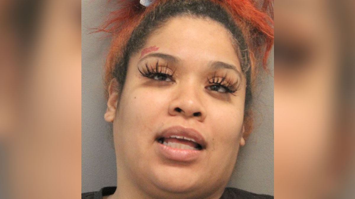 Arrestada bajo cargos de escupir a miembro de equipo de emergencia tras ...