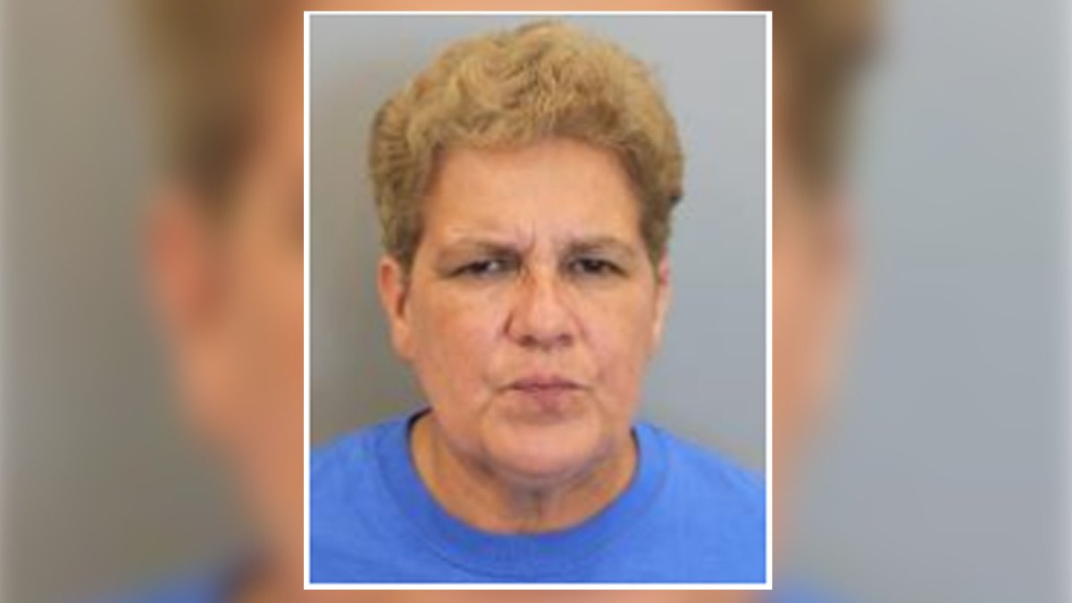 Arrestan a funcionaria del Condado Harris bajo cargos de manejar ebria ...