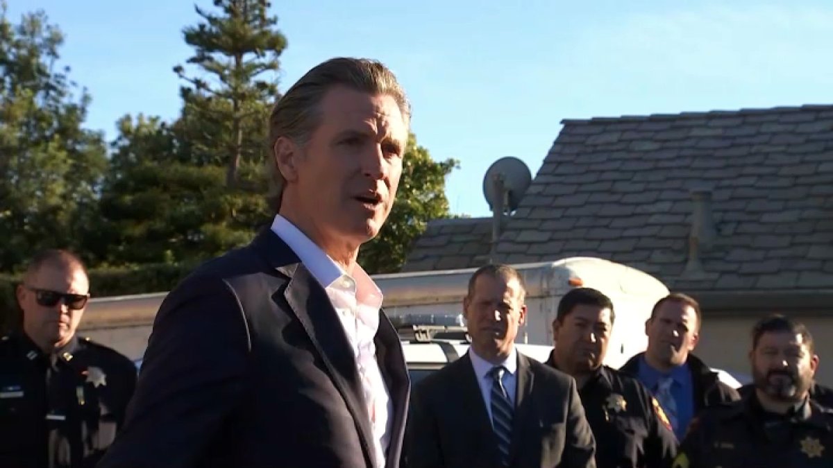 El gobernador de California Gavin Newsom habla tras la masacre en Half ...