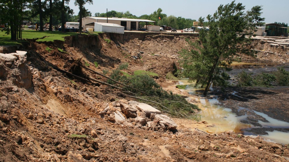 Reaparece gigantesco socavón en Daisetta, Texas – Telemundo Houston