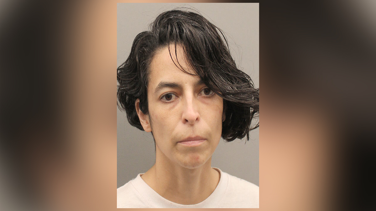 Houston: mujer es hallada son vida dentro de una maleta – Telemundo Houston