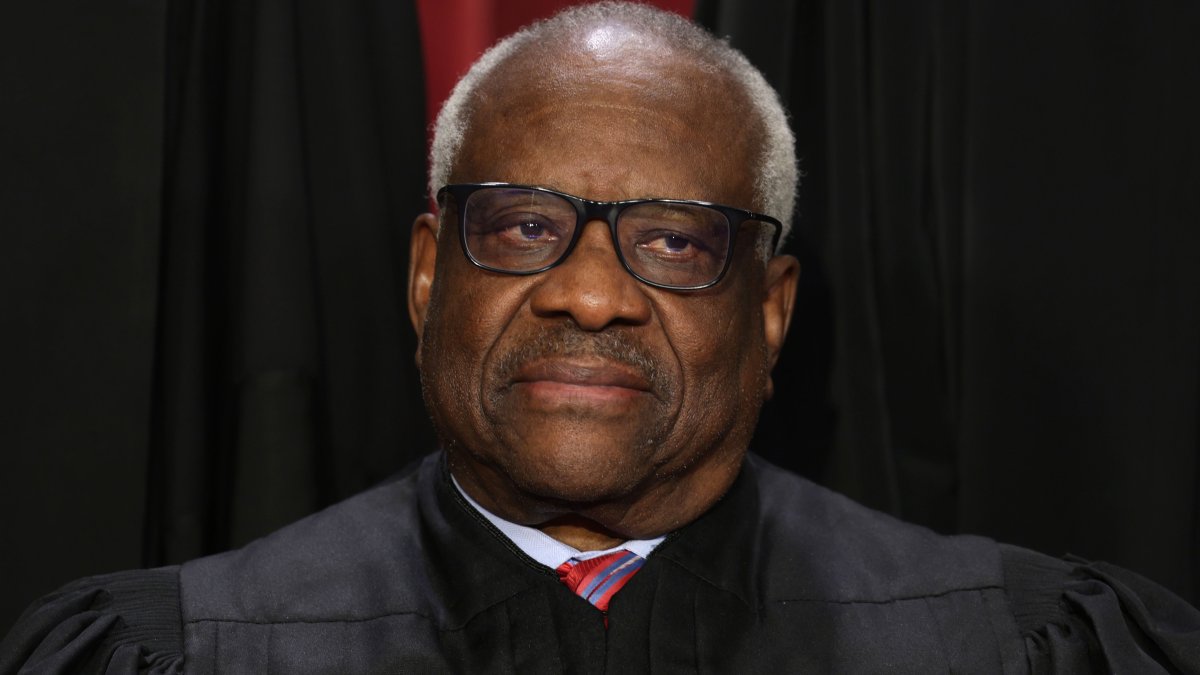 Clarence Thomas revela viajes por Harlan Crow en informe anual ...