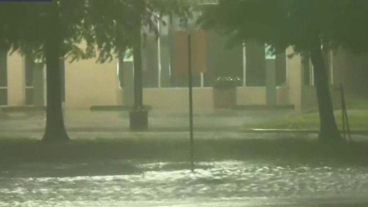 Texas: Inundaciones repentinas y cortes de energía por huracán Beryl ...