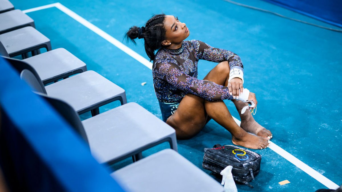 Simone Biles domina París 2024 pese a molestia en su pie – Telemundo ...