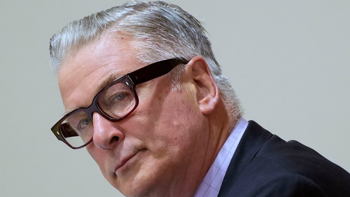 Alec Baldwin presenta demanda por caso de tiroteo mortal – Telemundo ...
