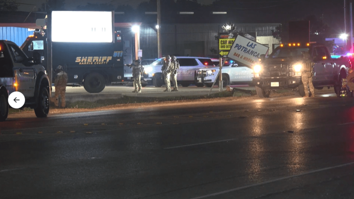 Denuncias de disturbios llevan a allanamiento por SWAT en Houston ...